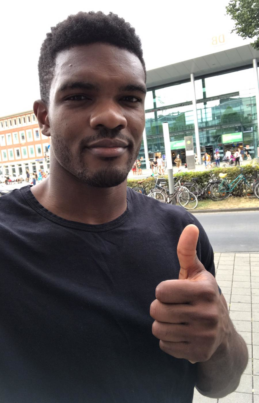 Publikumsliebling Malcolm Delpeche bleibt bei den WWU Baskets – UBC ...